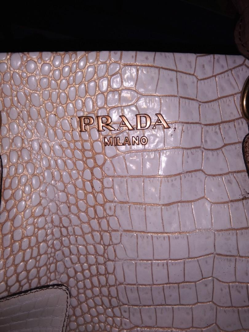 Tas Prada, Fesyen Wanita, Tas & Dompet di Carousell