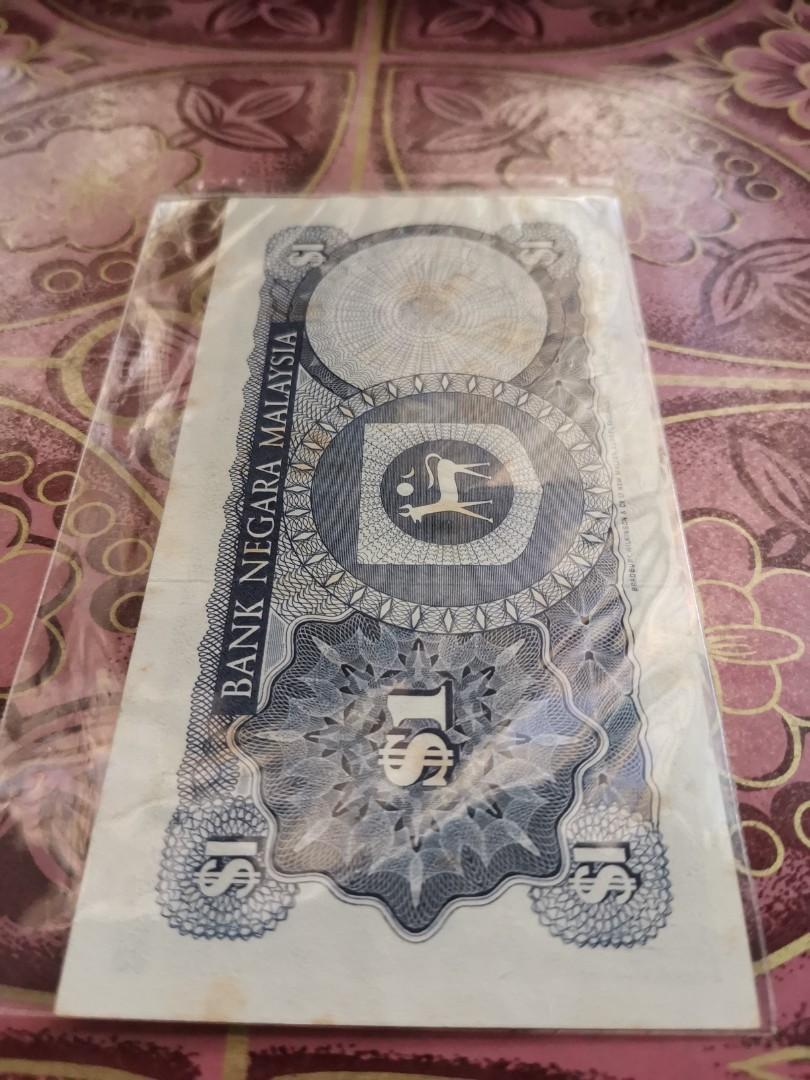 Duit Lama. 1 ringgit 3rd series EF with minor foxing. Ismail Ali first ...