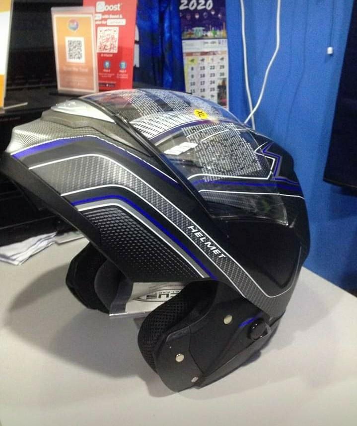 Zeus flip up helmet, Motorbikes on Carousell