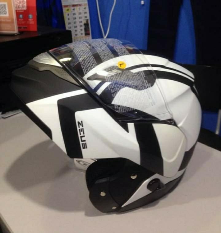 Helmet Zeus flip up, Motorbikes on Carousell