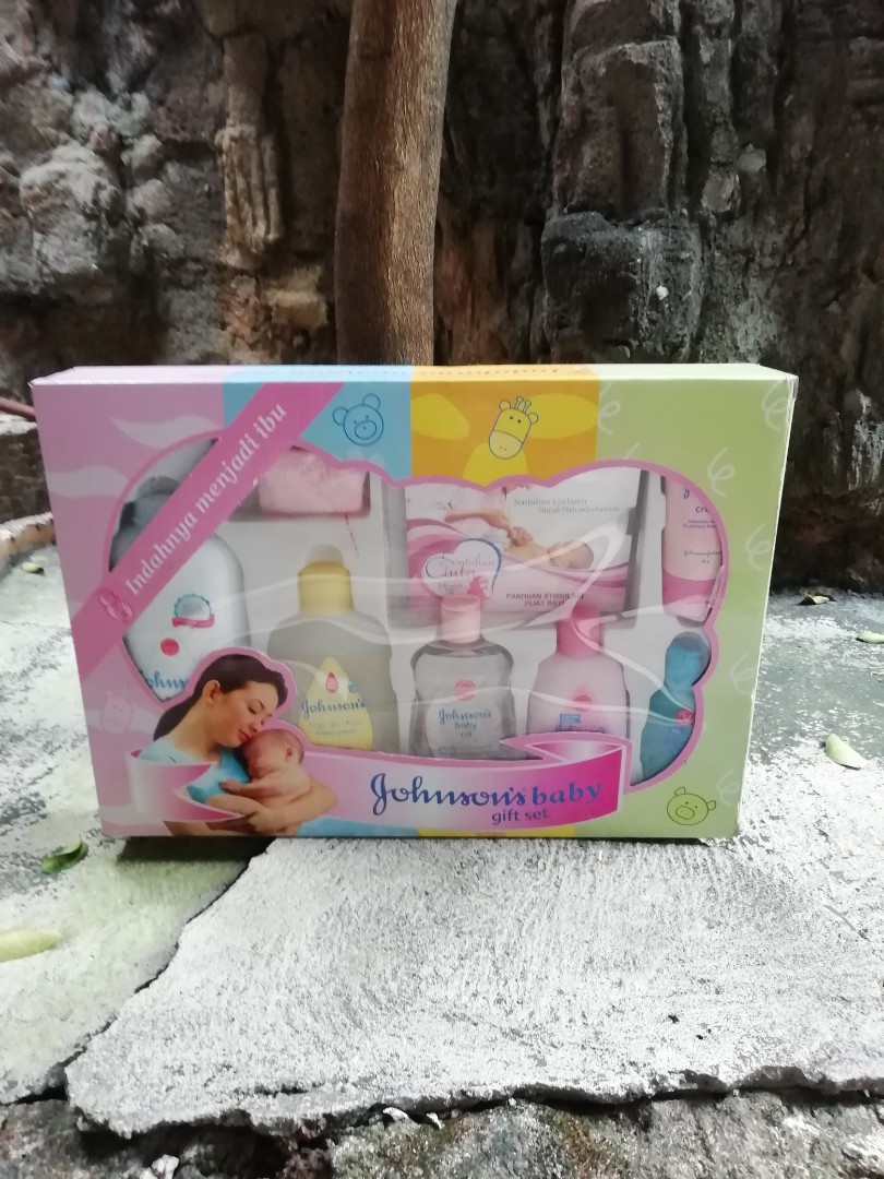 Johnsons baby gift set toiletries, Bayi & Anak, Lainnya di Carousell