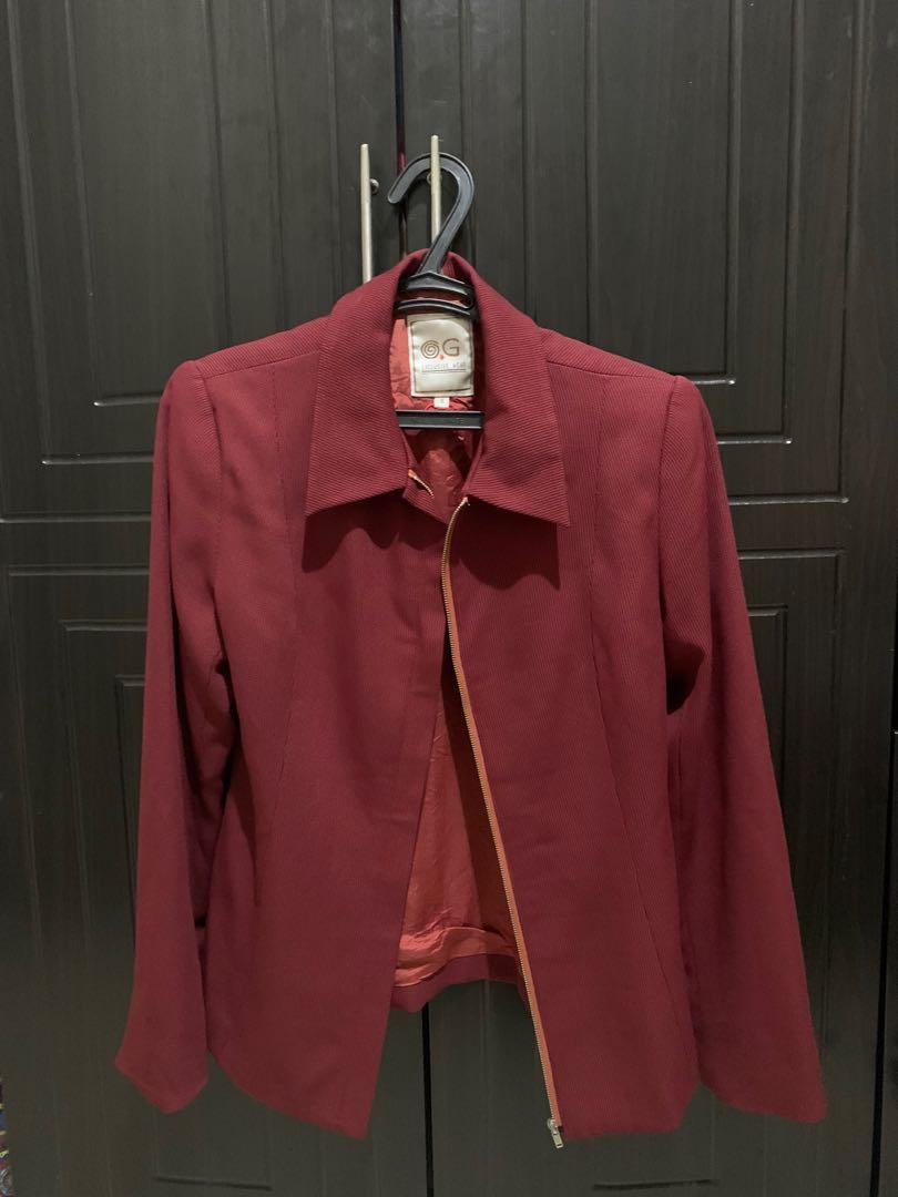 Maroon blazer, Women's Fashion, Coats, Jackets and Outerwear on Carousell