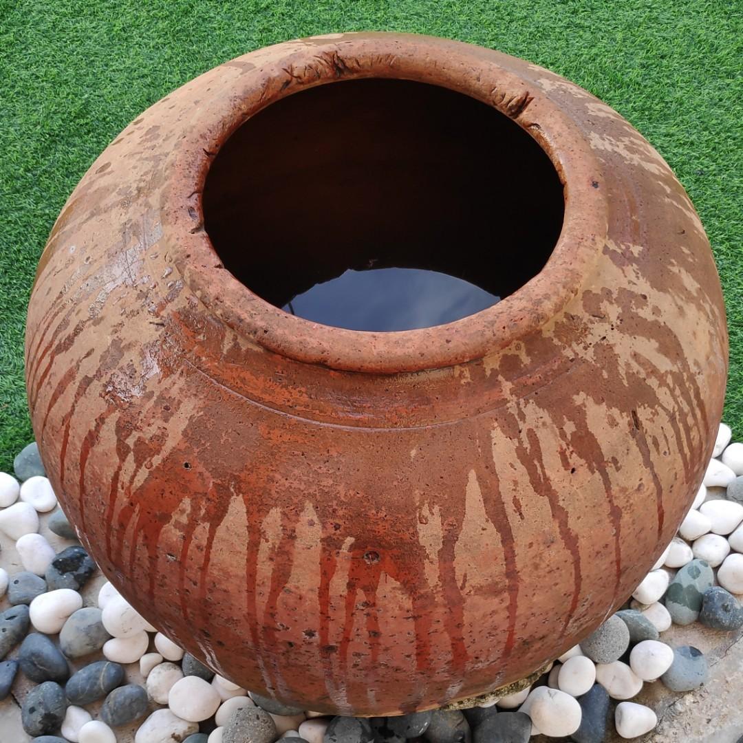 Tempayan Besar Antik Tanah Liat (Rare Item), Hobbies & Toys, Stationery ...