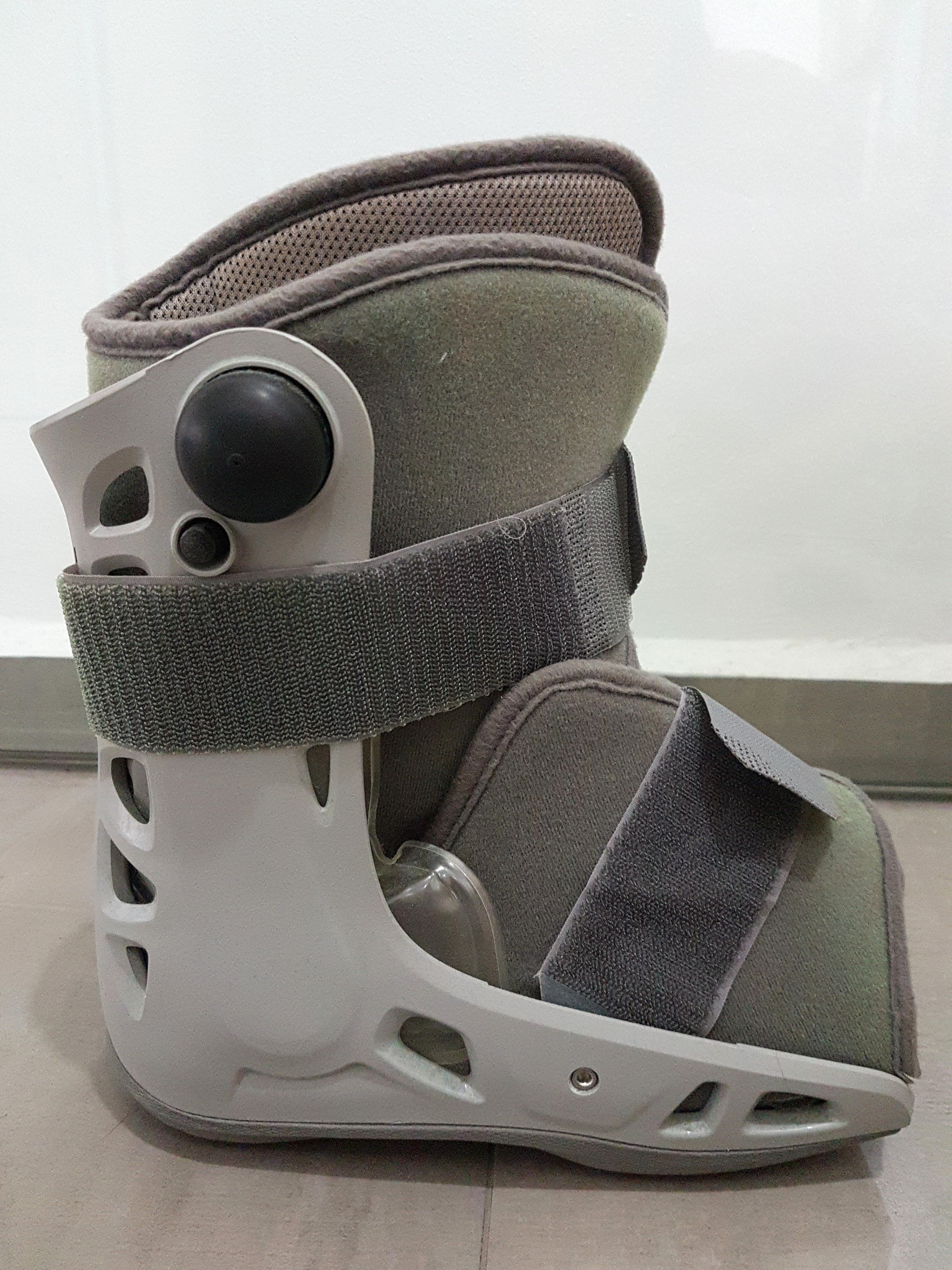 Aircast Boot Size S, Health & Nutrition, Assistive & Rehabilatory Aids ...