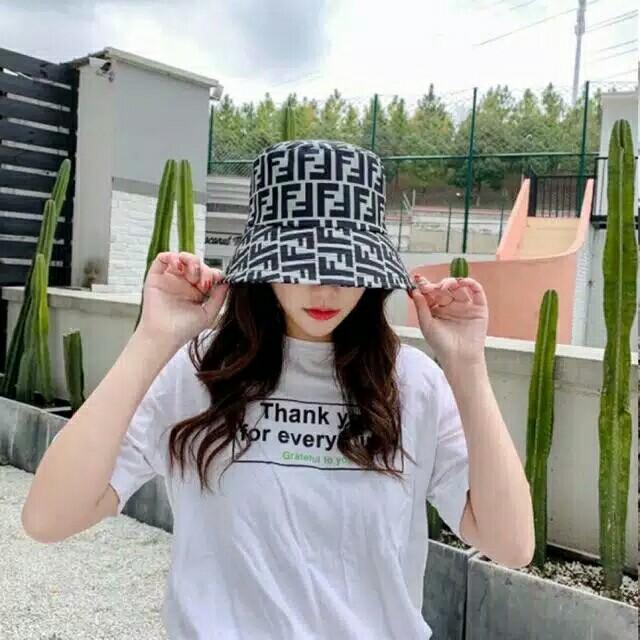 Topi bucket fendi, Fesyen Wanita, Aksesoris di Carousell