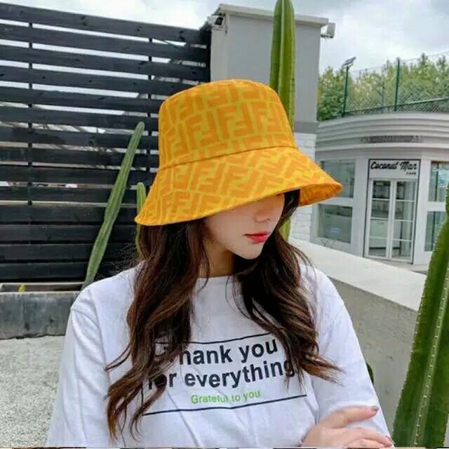 Topi bucket fendi, Fesyen Wanita, Aksesoris di Carousell