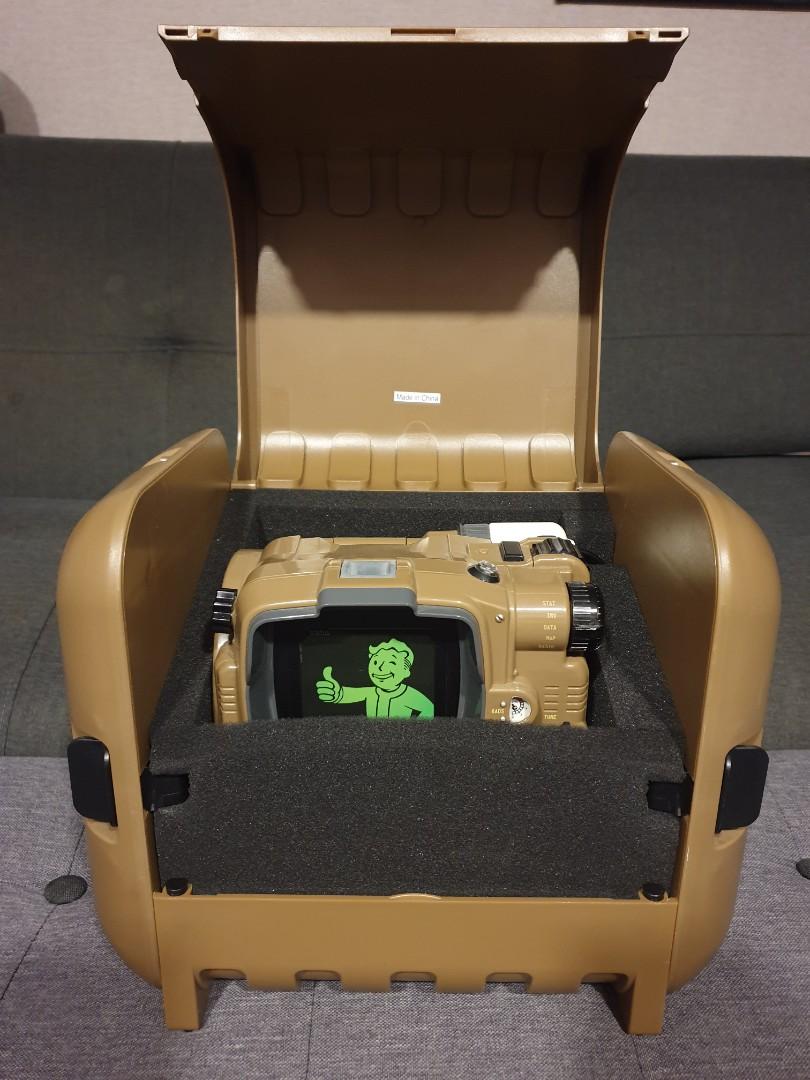 Fallout 4 Pip-Boy Edition Lifesize Pip-Boy Replica, Steelbook game PS4 ...