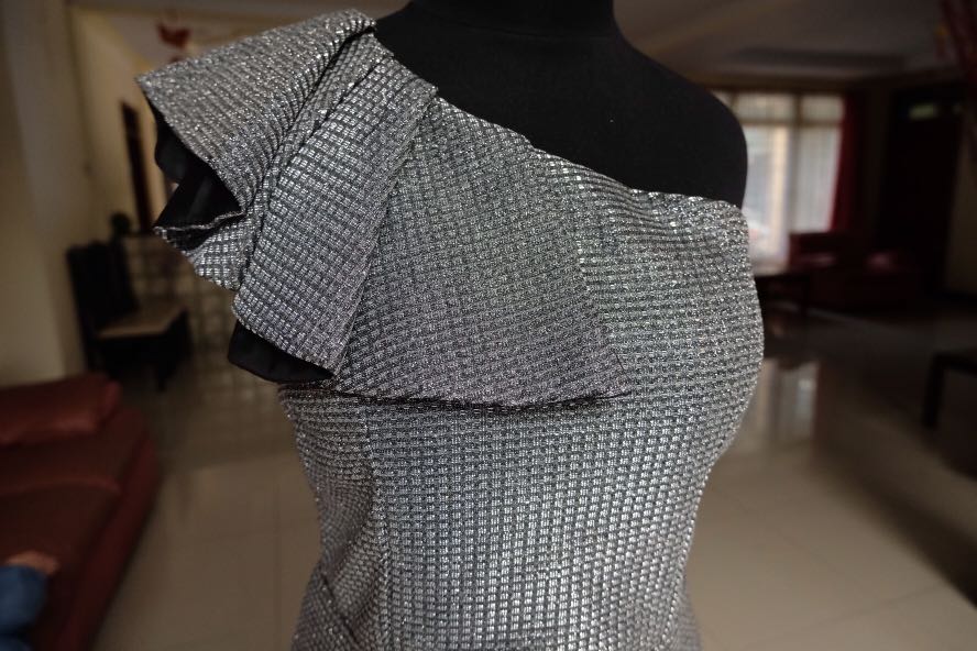 Long dress blink wanita one shoulder silver abu #palingdicari, Fesyen ...