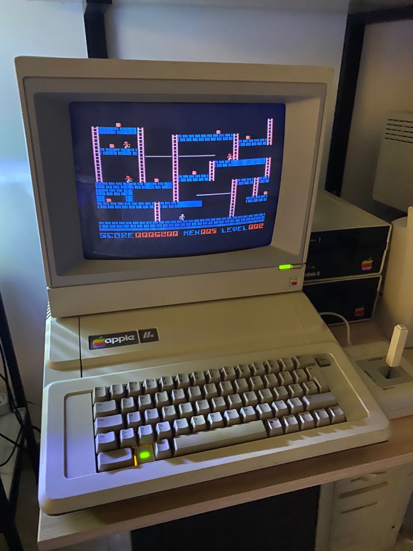 Apple IIe with Colour Monitor, Computers & Tech, Parts & Accessories ...