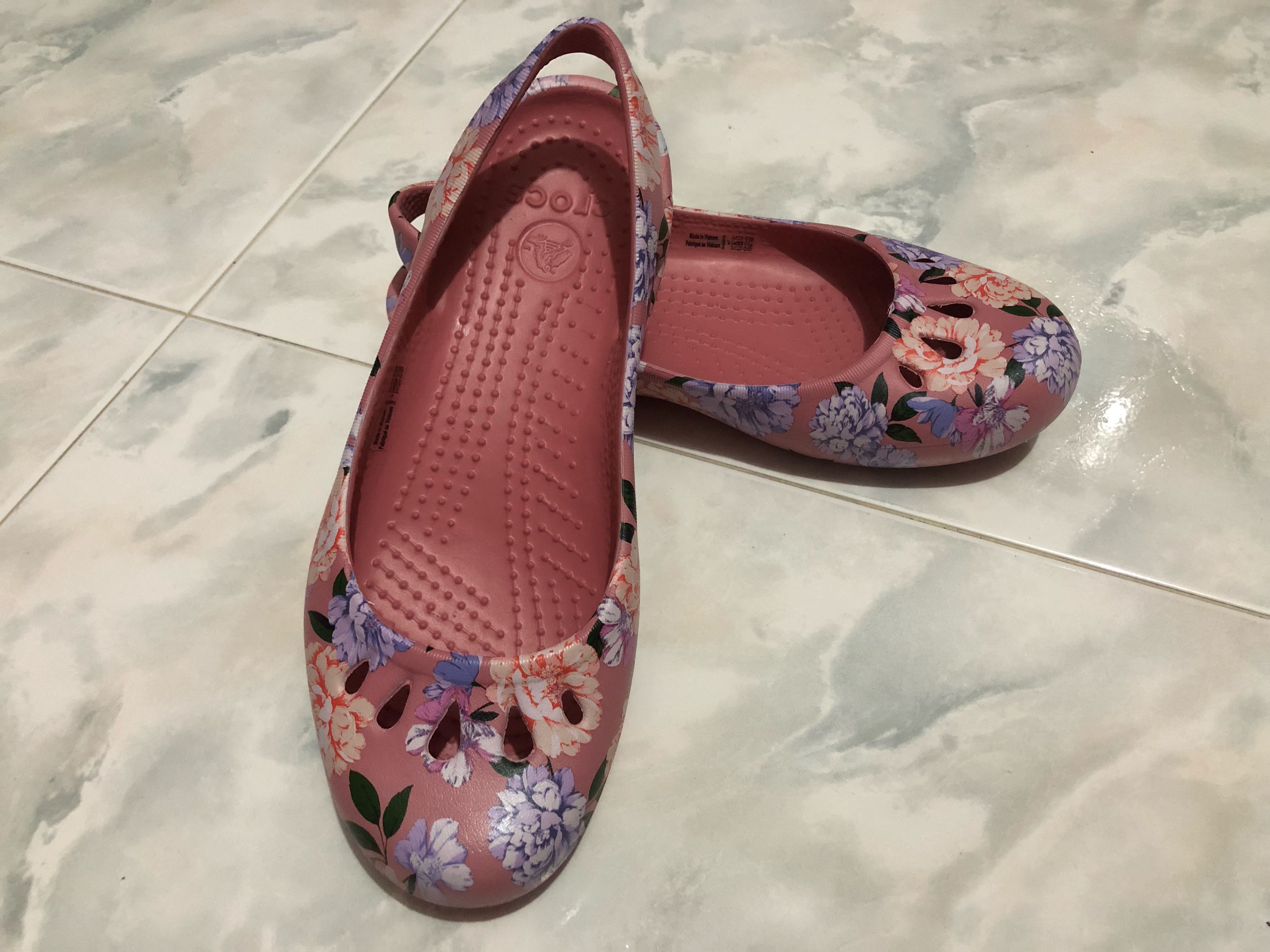 Authentic Crocs Women flats, Women's Fashion, Footwear, Flats on Carousell