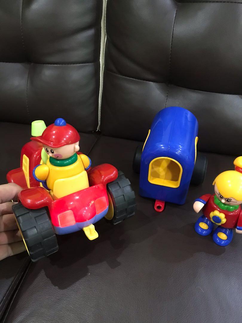 Tolo Tractor with horse trailer & 2 tolo figure, Hobbies & Toys, Toys ...