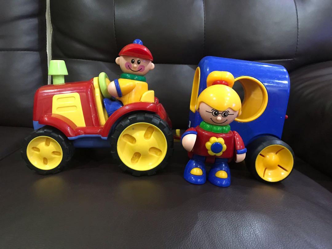 Tolo Tractor with horse trailer & 2 tolo figure, Hobbies & Toys, Toys ...