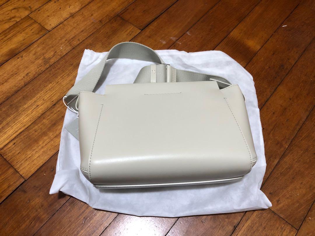 Everlane The Mini Form Bag, Women's Fashion, Bags & Wallets, Sling Bags ...