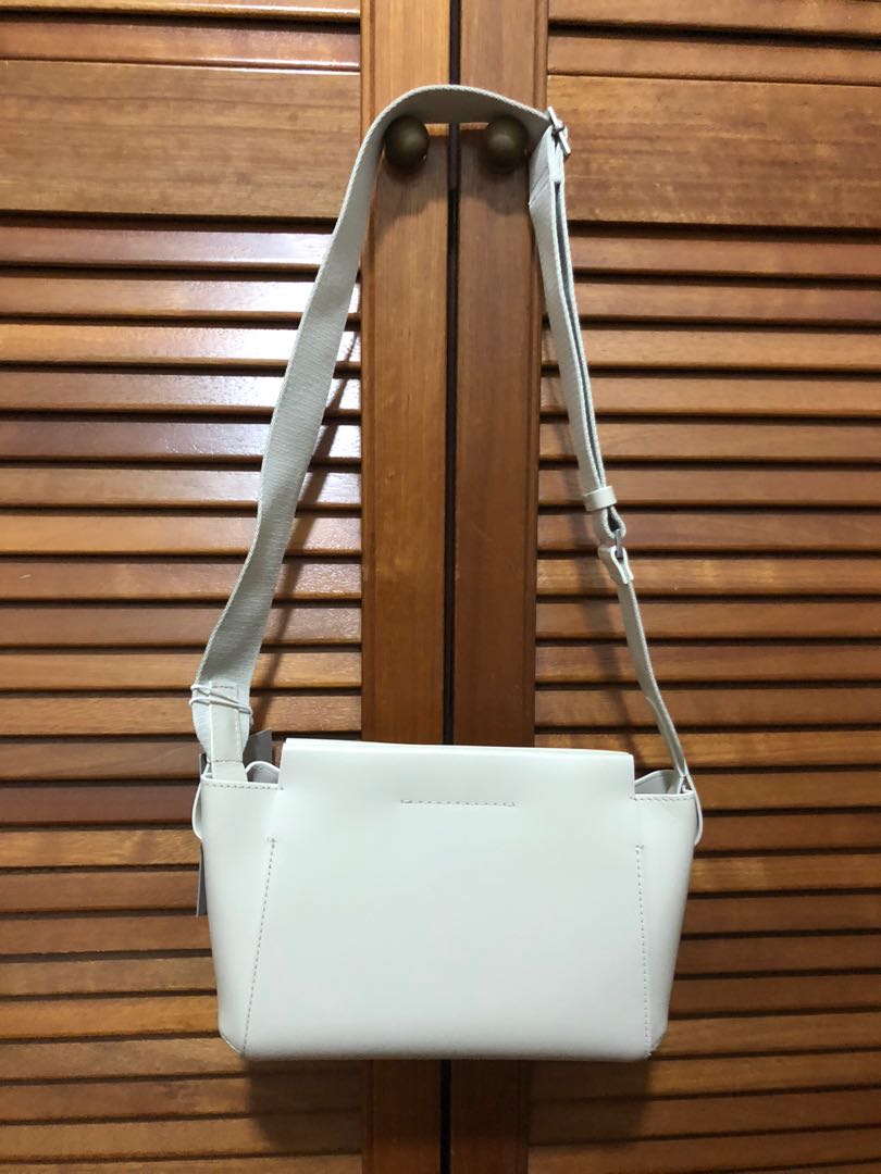 Everlane The Mini Form Bag, Women's Fashion, Bags & Wallets, Sling Bags ...