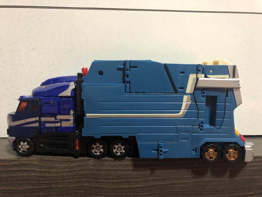 Fansproject city commander Ko classic Optimus prime with ko city ...