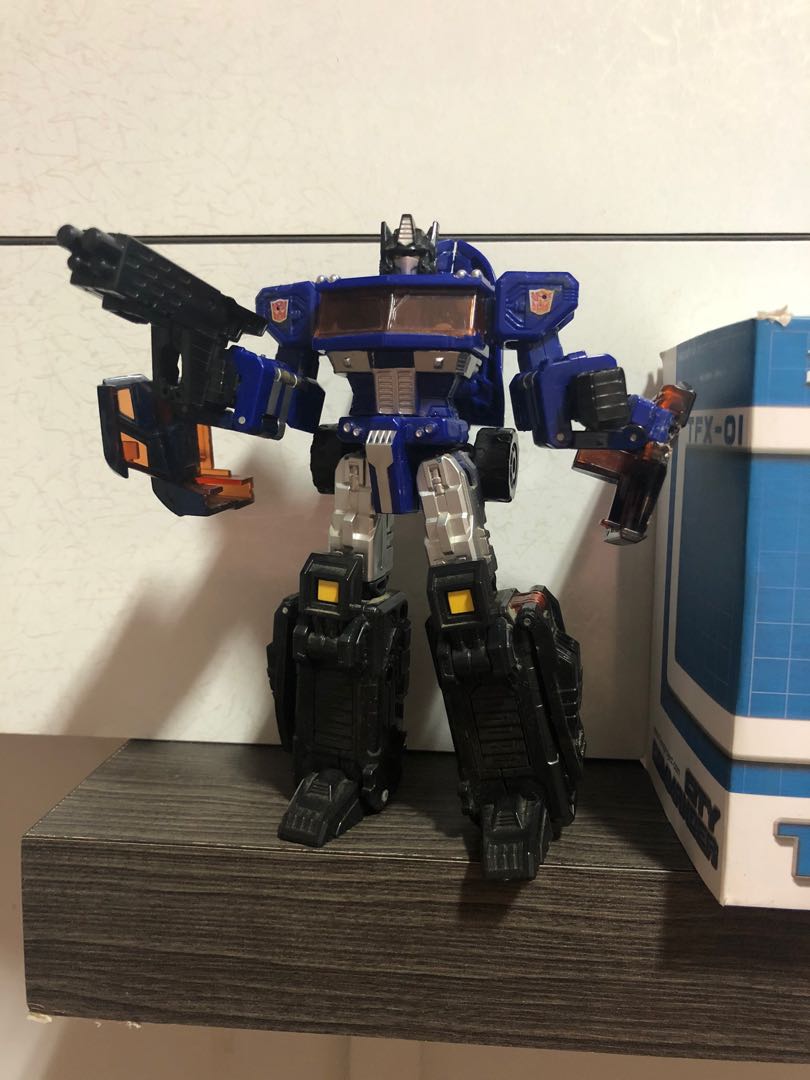 Fansproject city commander Ko classic Optimus prime with ko city ...