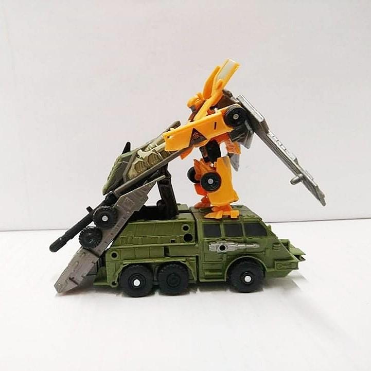 Hasbro Transformers Bumblebee Mobile Battle Bunker Dark of the Moon ...