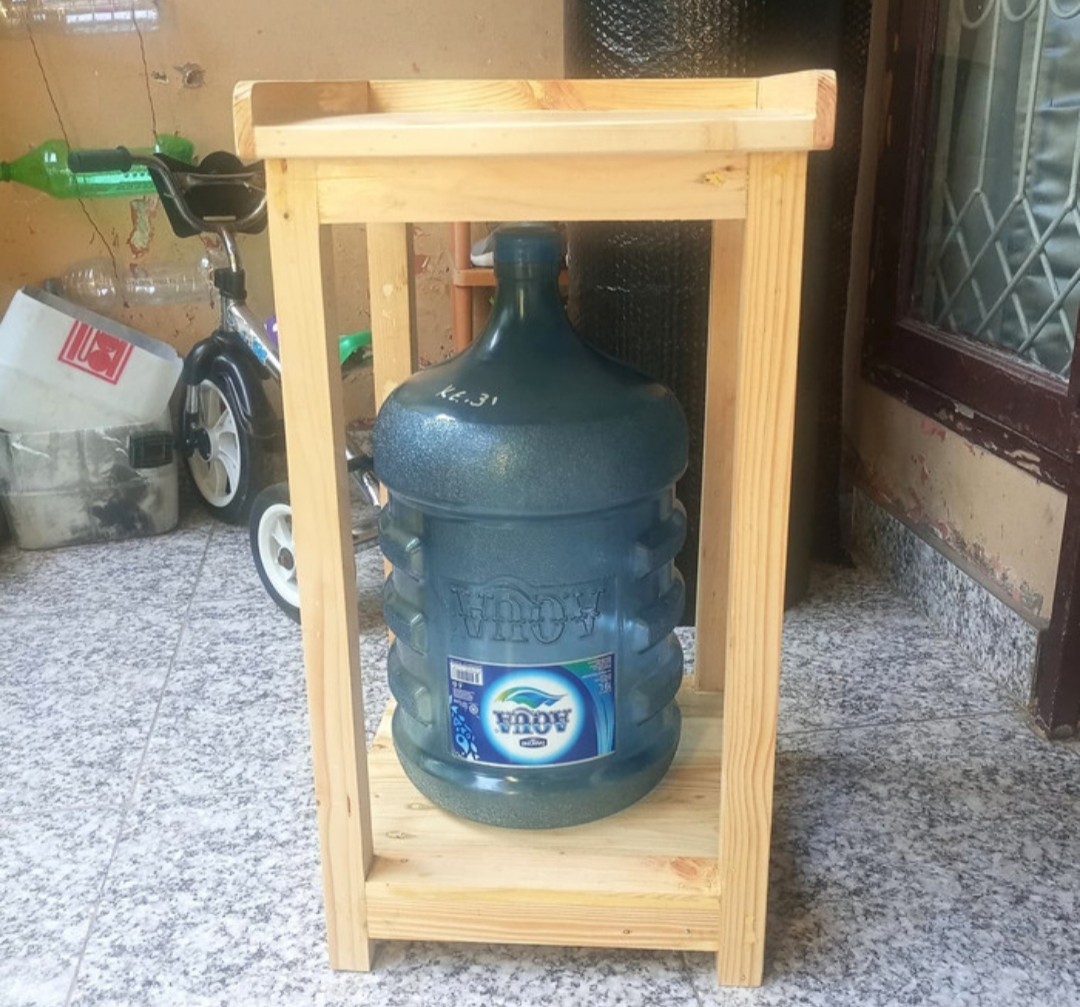 promoo Meja dispenser bahan kayu asli, Perabotan Rumah di Carousell