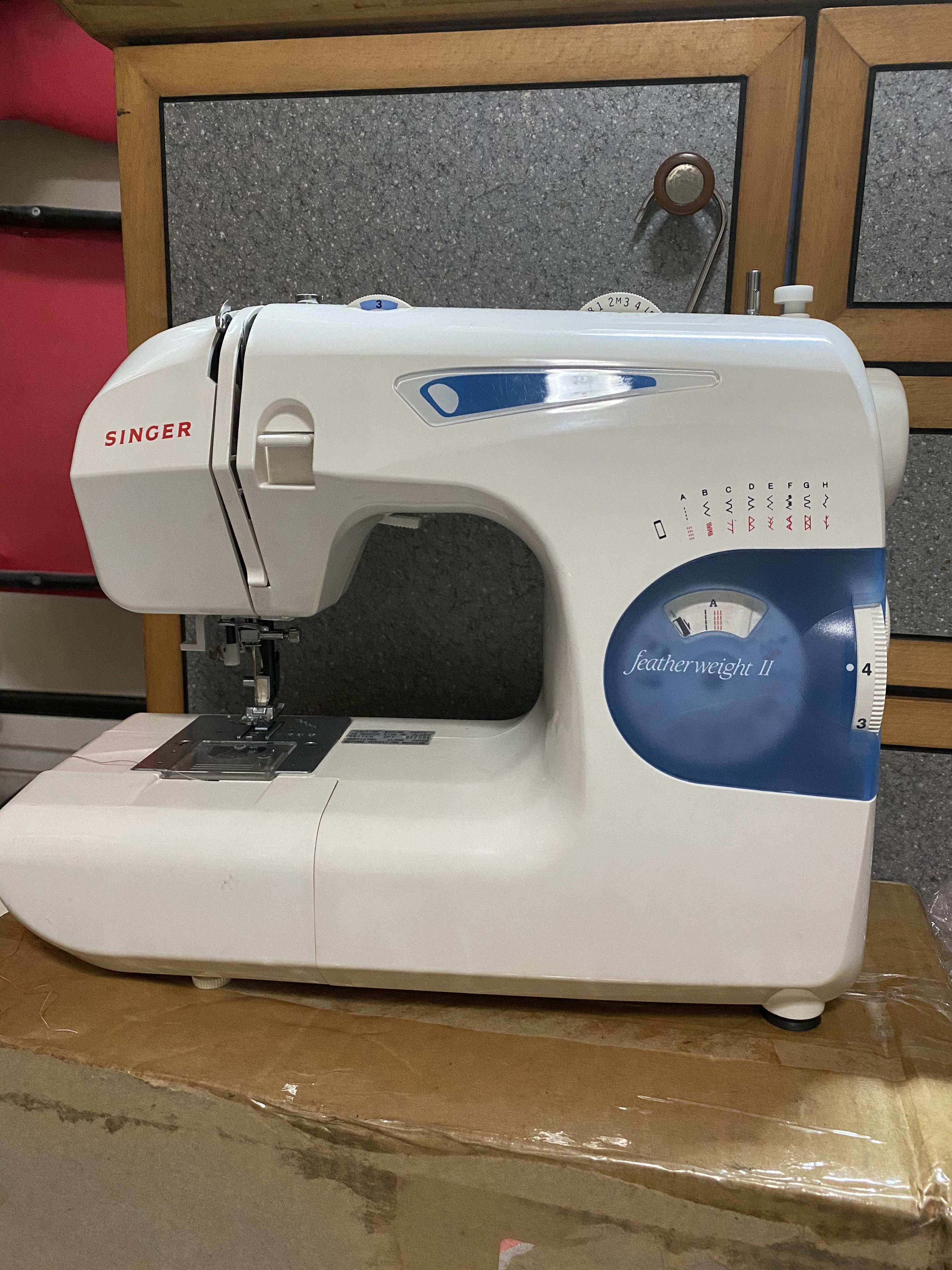 Singer Featherweight ll Sewing Machine, Hobbies & Toys, Stationery ...
