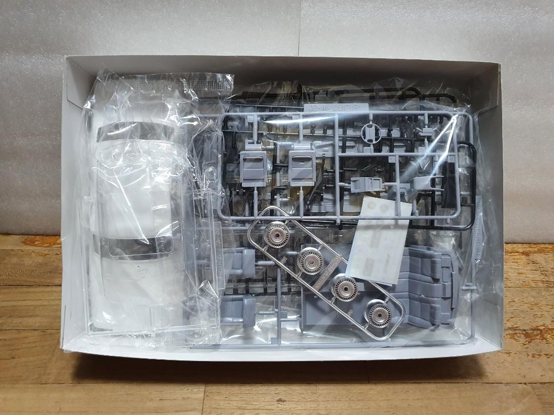 Aoshima 1/24 Toyota Century car model kit, Hobbies & Toys, Toys & Games ...