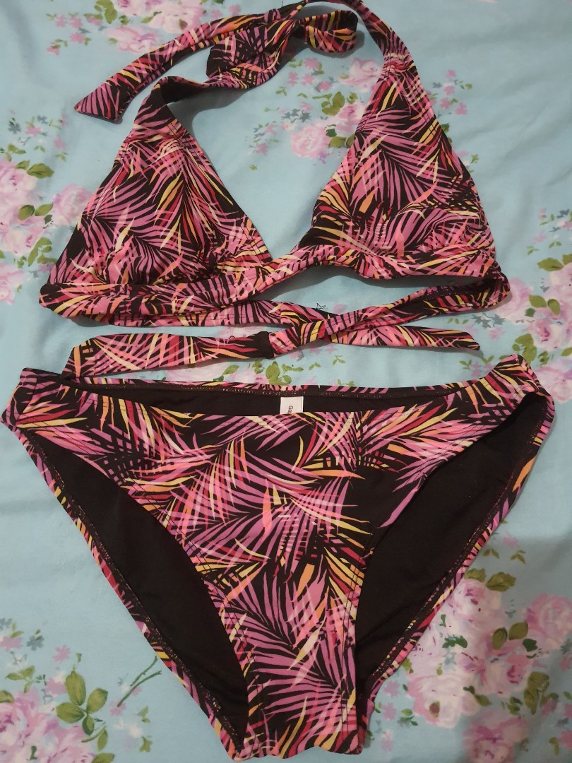 Gap Body Swimwear, Women's Fashion, Activewear on Carousell