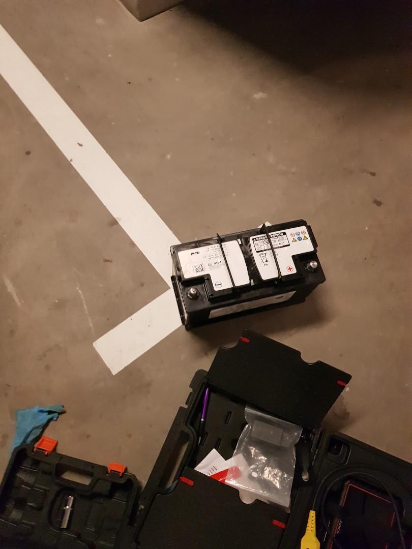 Onsite BMW F10 battery change to Original BMW AGM 90ah battery, Car ...