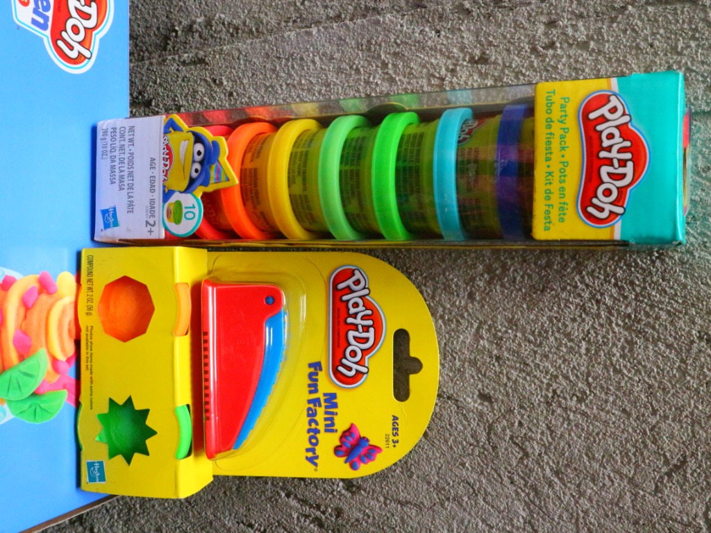 play-doh mini set (12pcs mini doughs + mini fun factory), Hobbies ...
