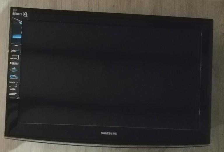 Samsung 32 Inch LCD TV, TV & Home Appliances, TV & Entertainment, TV on ...