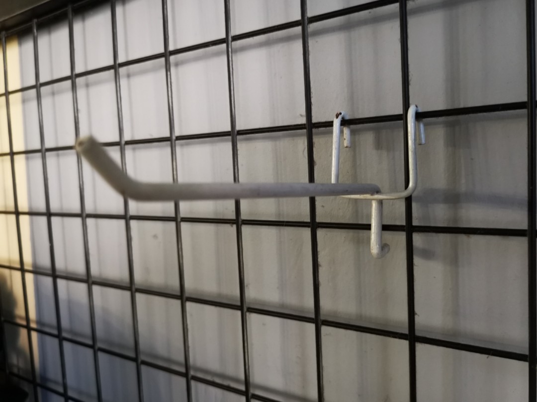Wire mesh hook, Furniture, Others on Carousell