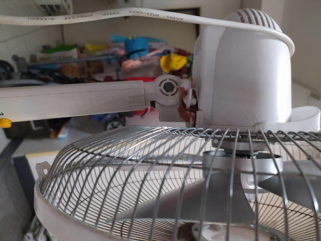 Defective Asahi electric fan, Furniture & Home Living, Lighting & Fans, Fans on Carousell
