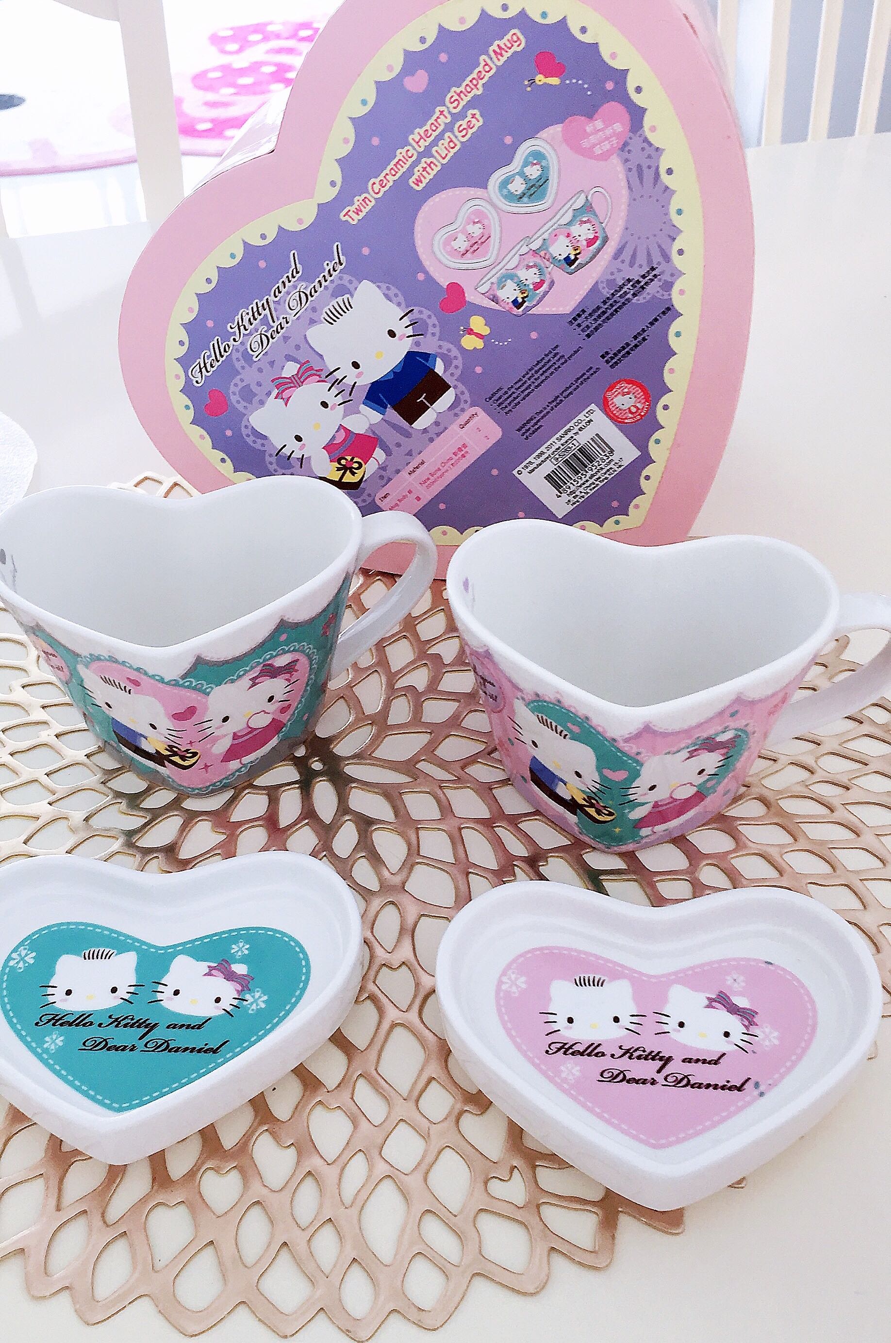 Hellokitty Twin ceramic heart shaped Mug with lid set, Furniture & Home ...