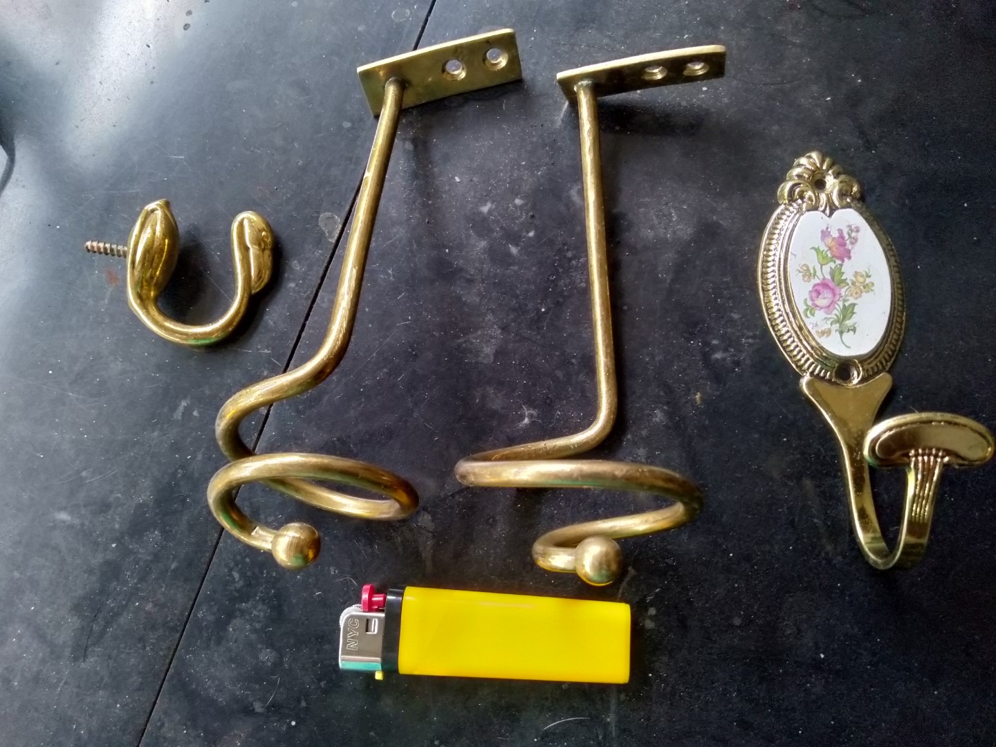 Penyangkut baju tembaga, Furniture & Home Living, Home Decor, Vases ...