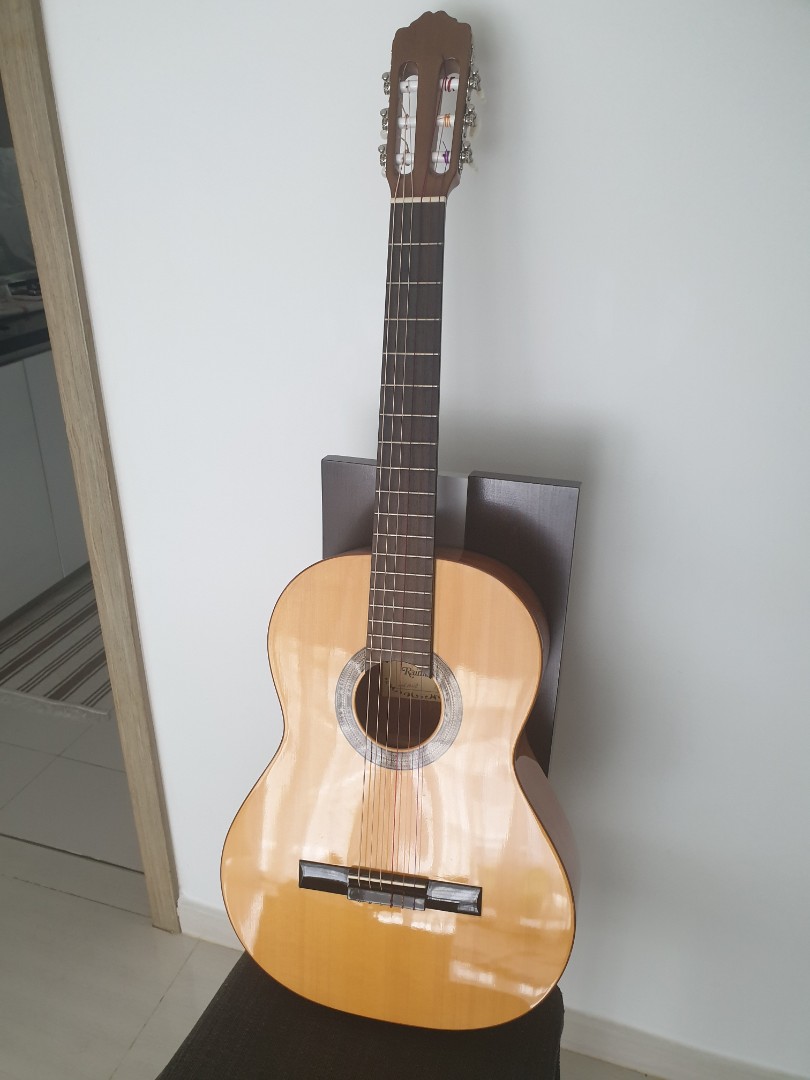 Raimundo model 104B Spanish Beginners 6 string Guitar with extras ...