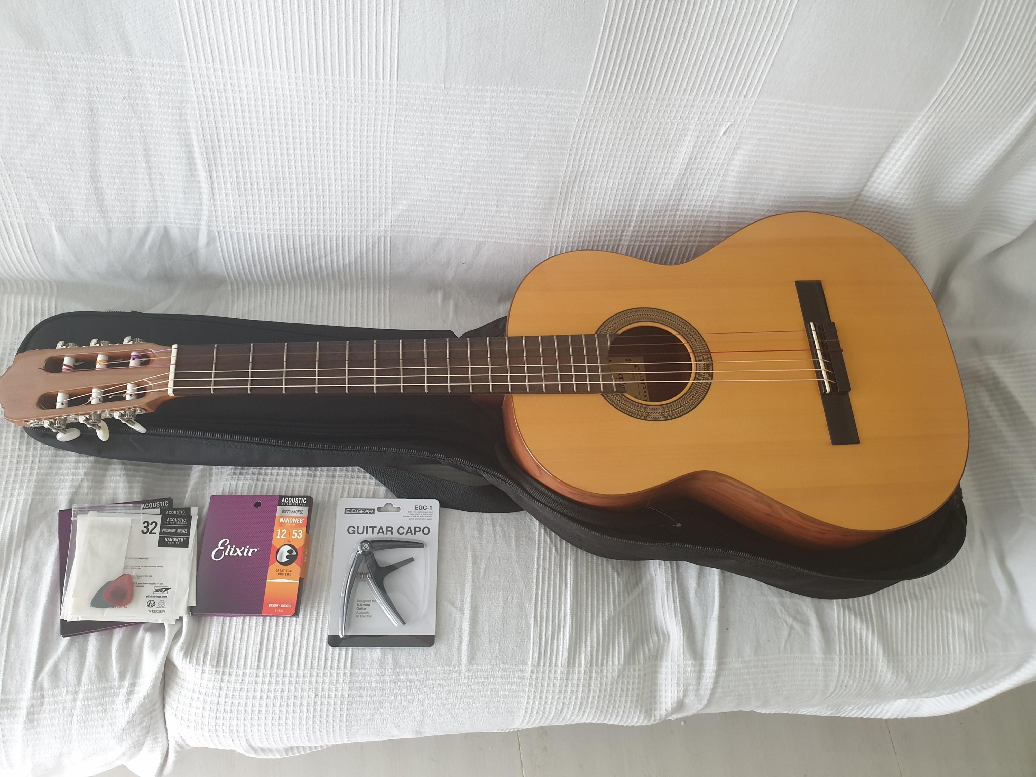 Raimundo model 104B Spanish Beginners 6 string Guitar with extras ...