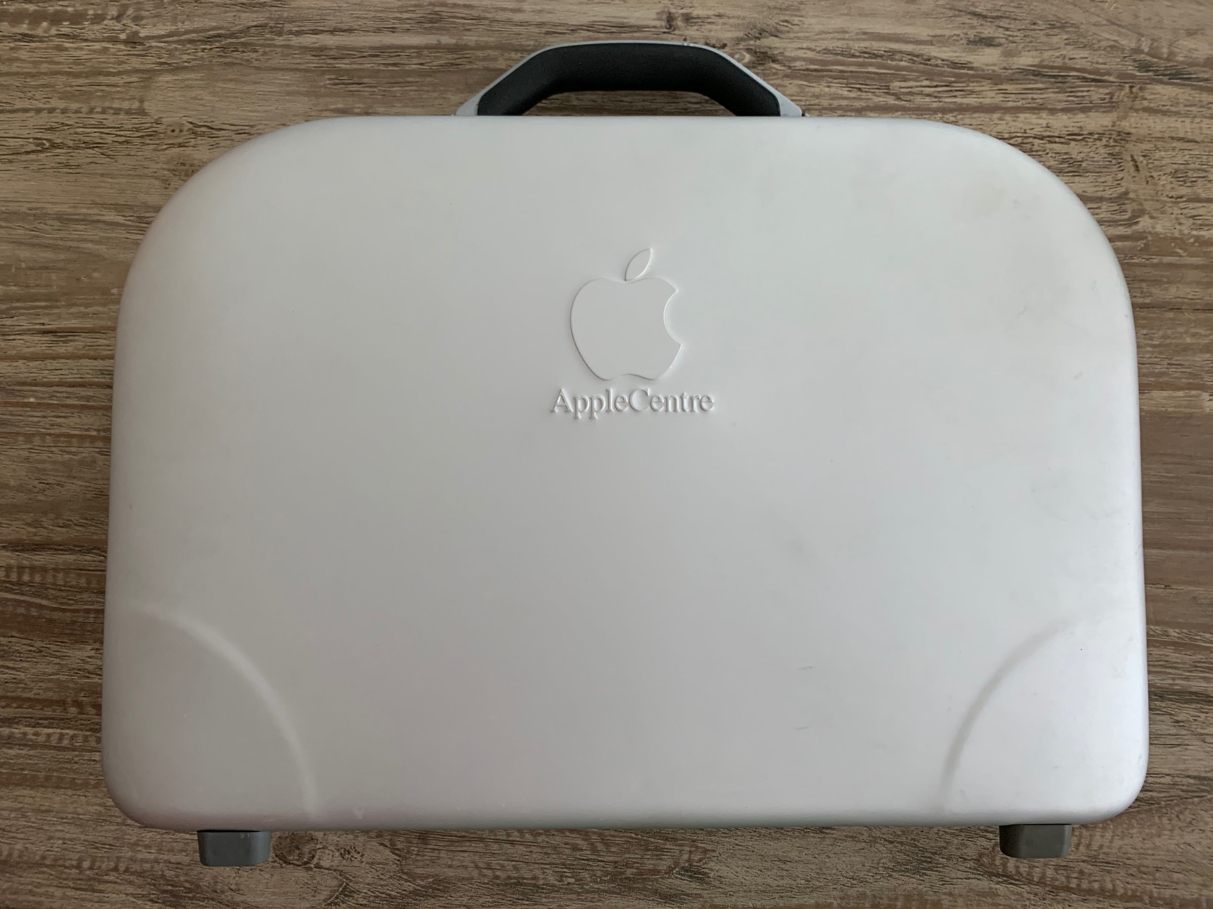 Vintage Apple Mac Macintosh Computer briefcase, Hobbies & Toys ...