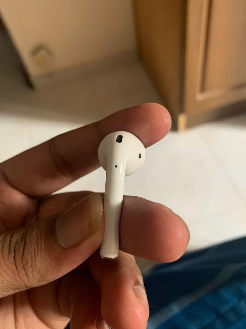 Apple Airpods gen 2 RIGHT SIDE ONLY, Audio, Portable Audio Accessories ...