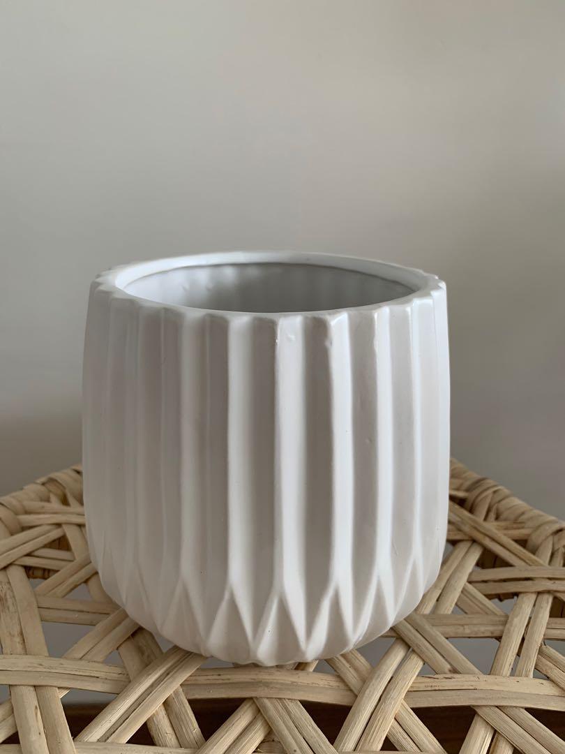 Modern white plant pot, Gardening, Pots & Planters on Carousell