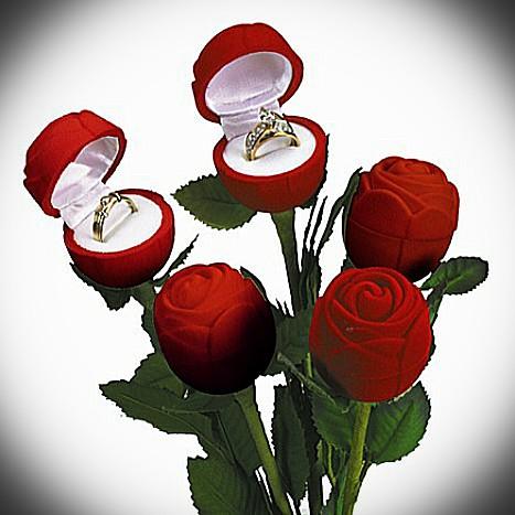 Wedding ring holder rose | Beachweddingtips.com