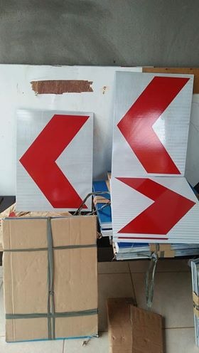 Road Sign, Chevron, Safety Signs, Commercial & Industrial, Construction ...