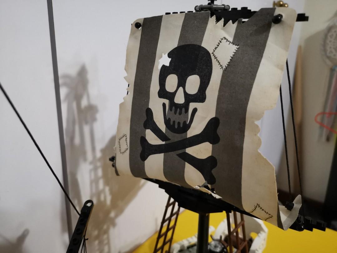 Lego 6289 Pirate Red Beard's Runner, Hobbies & Toys, Toys & Games on ...