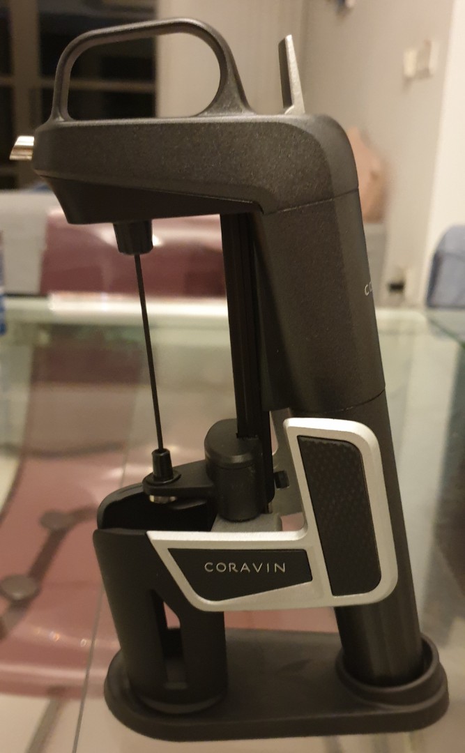 Brand new Coravin model two with 4 capsules, coravin stand, wine bag ...