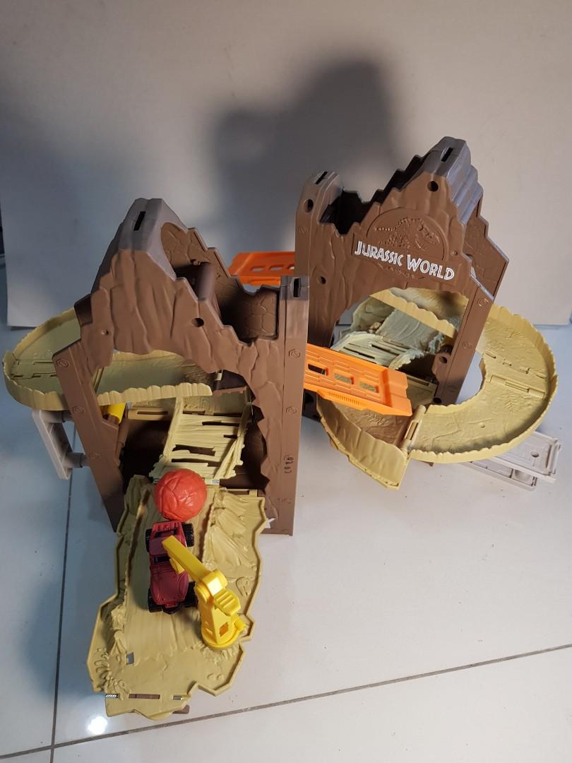 Matchbox Jurassic World Portable Playset Island Escape Playset, Hobbies ...