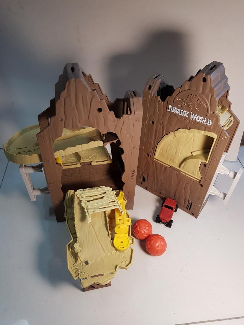 Matchbox Jurassic World Portable Playset Island Escape Playset, Hobbies ...