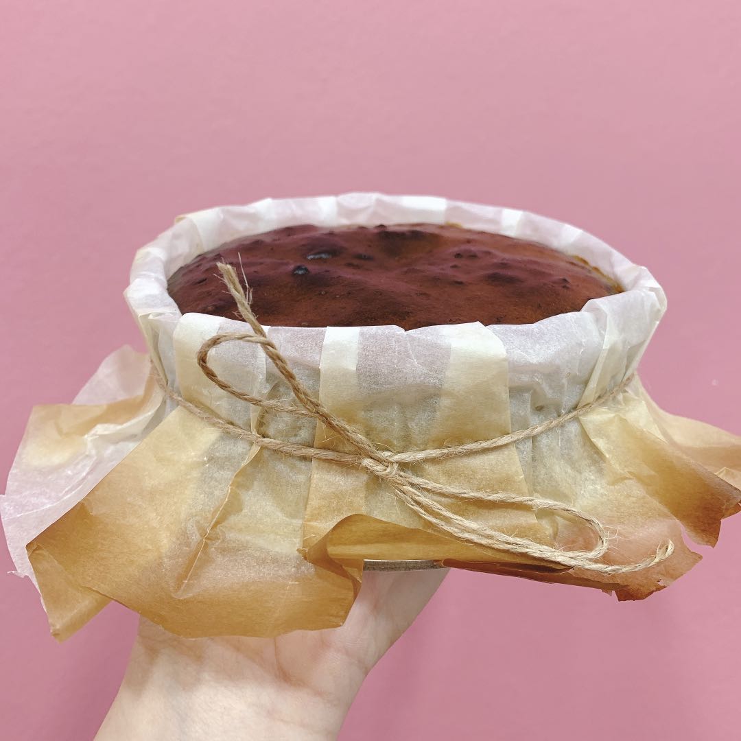 Oreo Basque Burnt Cheesecake, Food & Drinks, Homemade Bakes on Carousell