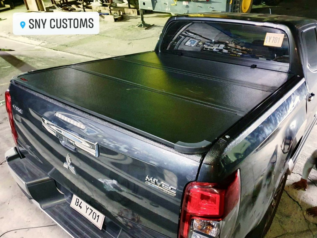 Triton Strada 2020 TriFold bed cover flush mount flat with locks ...