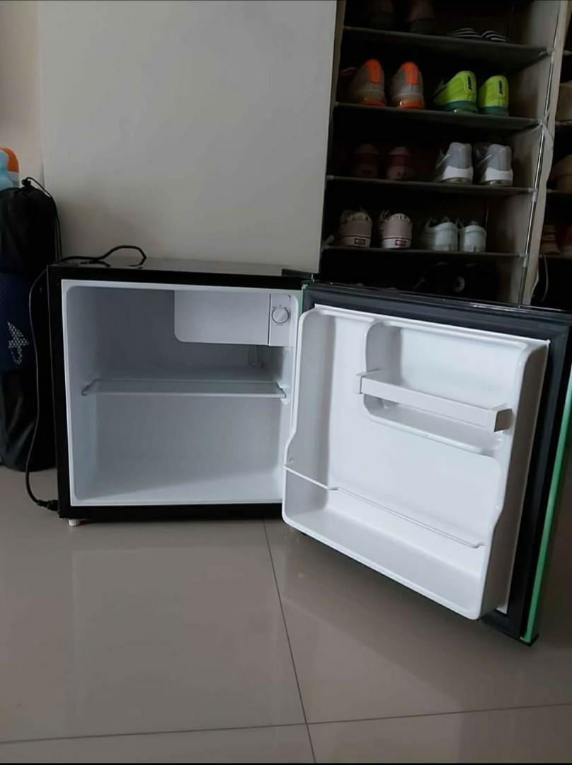 EZY Personal Refrigerator 1.7cu ft, TV & Home Appliances, Kitchen ...