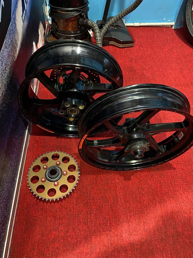 ORIGINAL OZ RACING RIM ( Ducati ), Motorbikes on Carousell