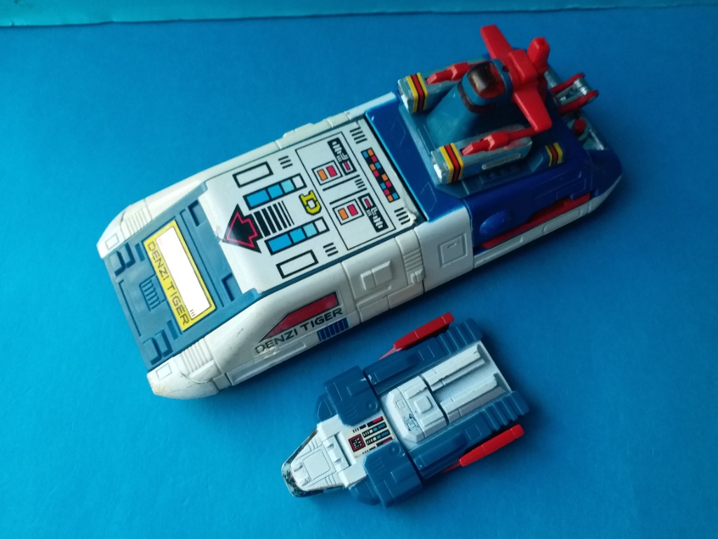 電子戰隊空中母艦 DENZI TIGER POPY超合金PB-96 散件, 興趣及遊戲, 玩具 & 遊戲類 - Carousell