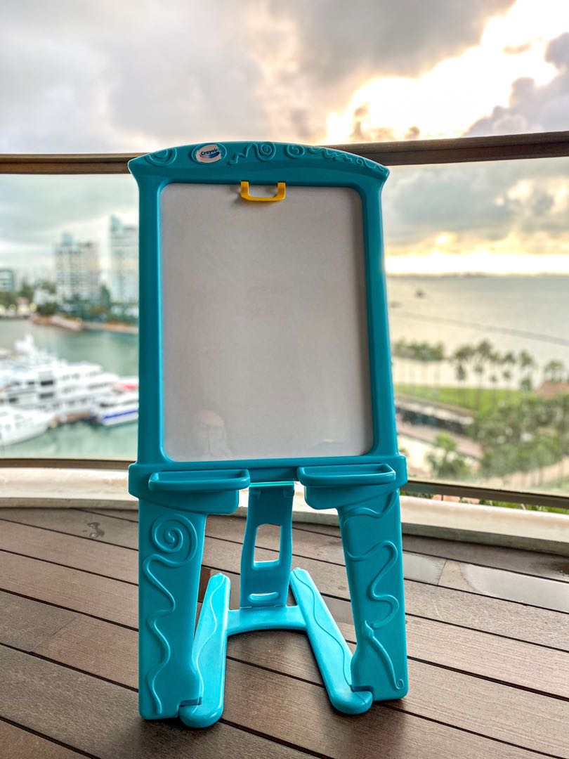 Crayola easel, Hobbies & Toys, Toys & Games on Carousell