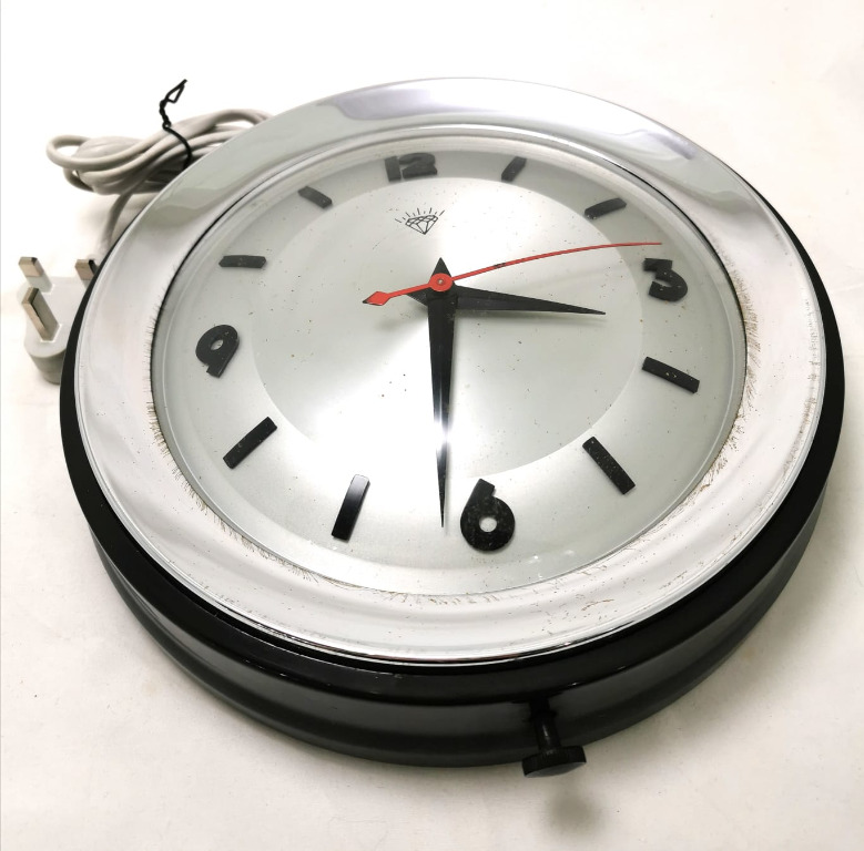 DIAMOND ELECTRICAL WALL CLOCK, Hobbies & Toys, Memorabilia ...